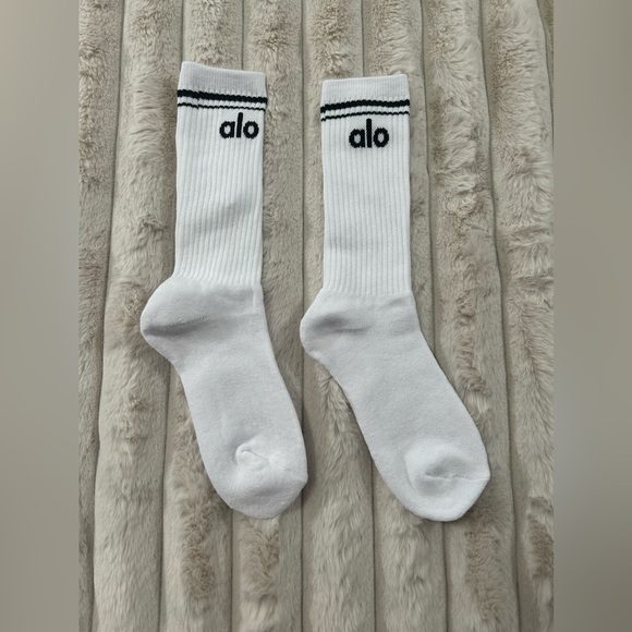 ALO Yoga | Other | Alo Yoga Unisex Throwback Sock Small Whiteblack Nwot ...